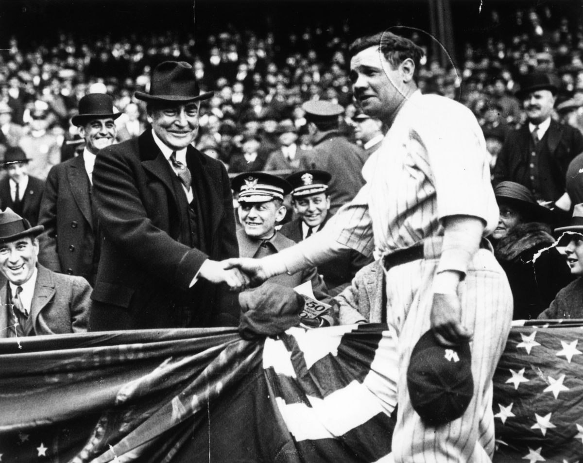 Guante que perteneció a Babe Ruth se vende en $1.5 millones en una ...