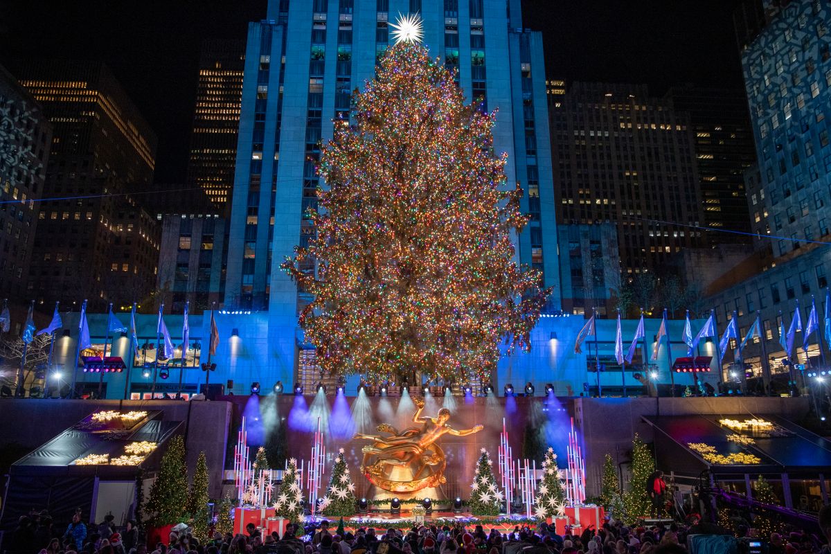 Así fue el encendido del famoso árbol de navidad del Rockefeller Center ...