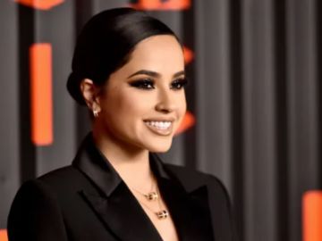 Becky G se compromete con su novio de toda la vida - El Diario NY