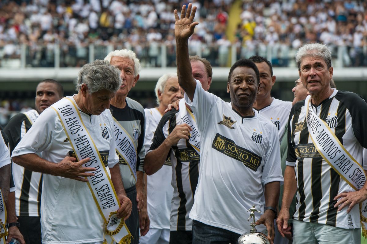 Santos homenajeará al ‘Rey’ Pelé al usar una corona en su uniforme - El ...