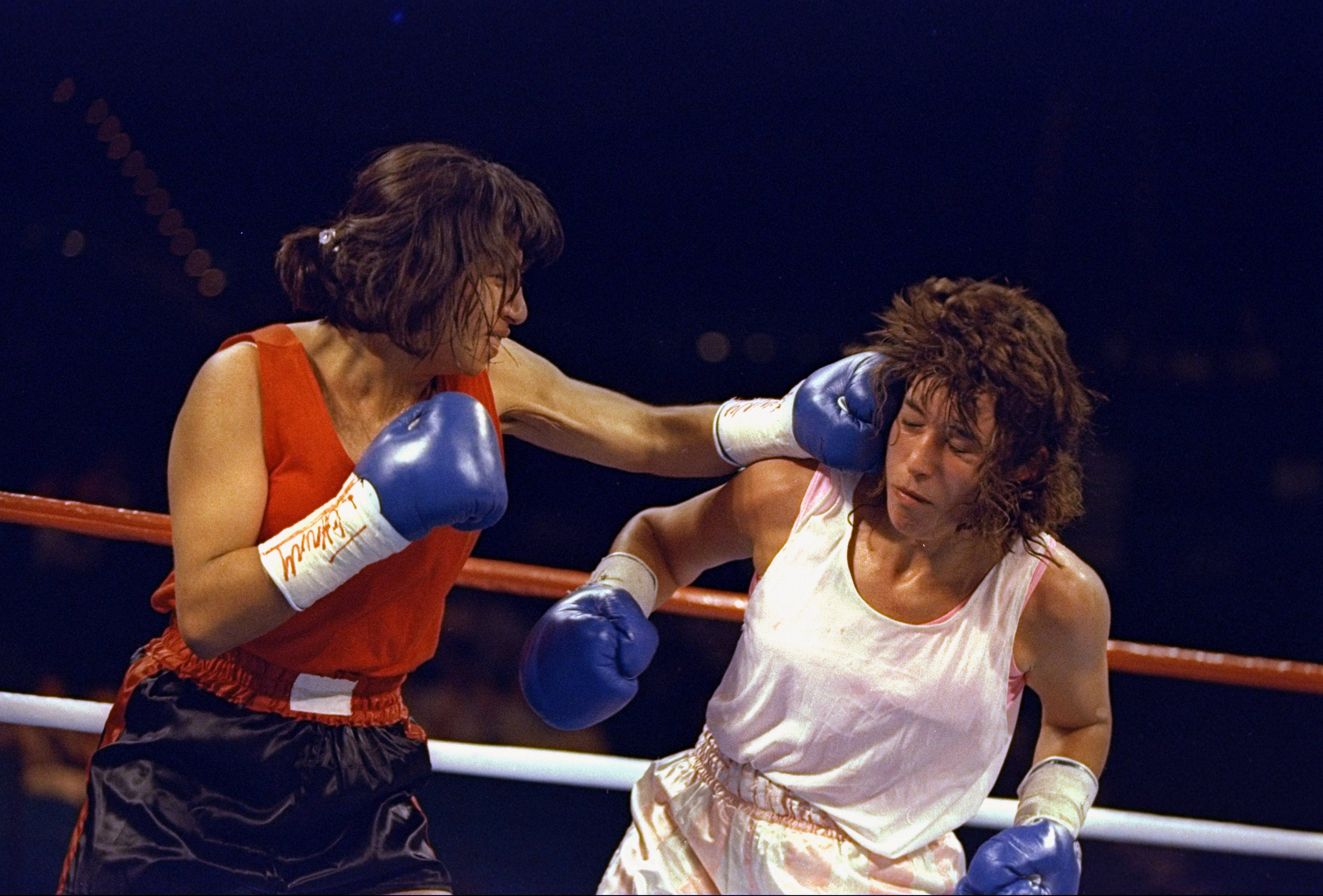 Mexicana Laura Serrano se convirtió en la primera boxeadora en ingresar ...