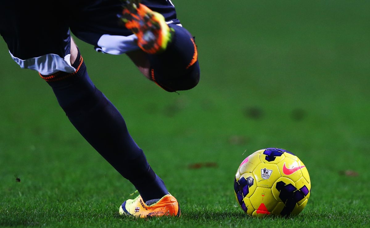 Jugador anota uno de los mejores goles del 2022, a pesar de resbalarse ...