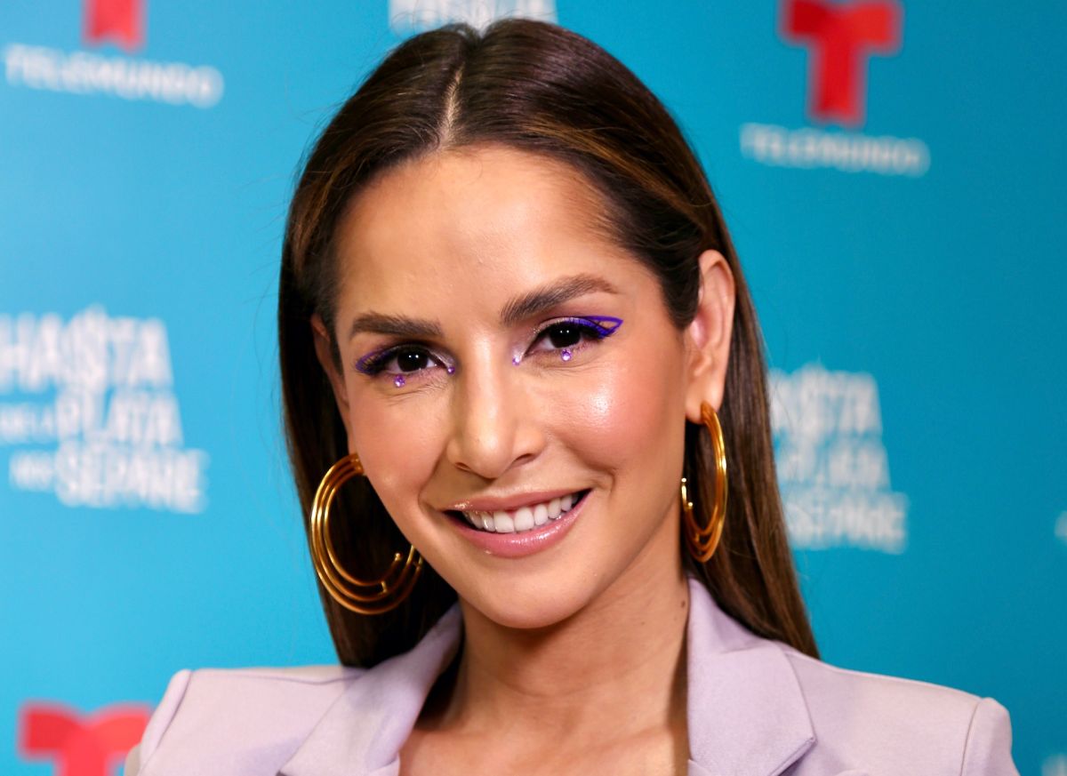 Carmen Villalobos abrió su camisa y dejó ver sus voluptuosos pechos y abdomen - El Diario NY
