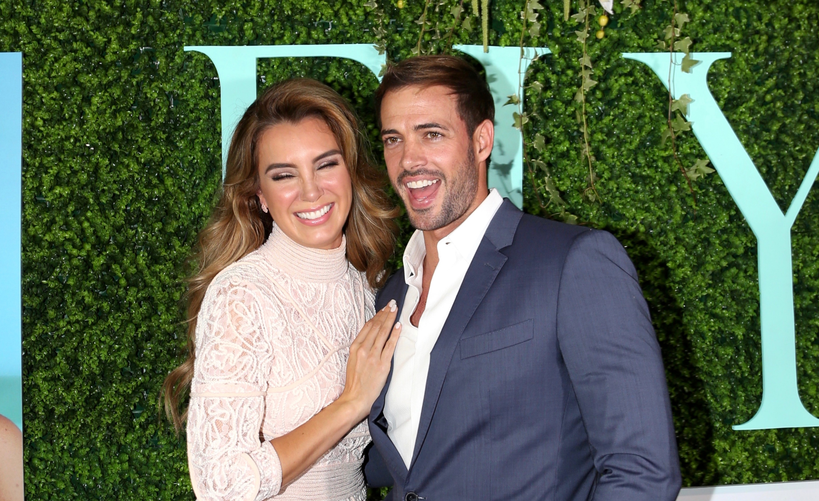William Levy y Elizabeth Gutiérrez protagonizaron una foto familiar y los internautas piden que ...