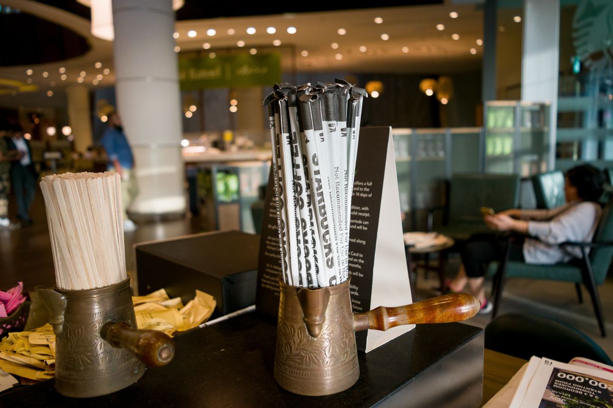 Starbucks eliminó la barra de condimentos durante la pandemia y ahora ...