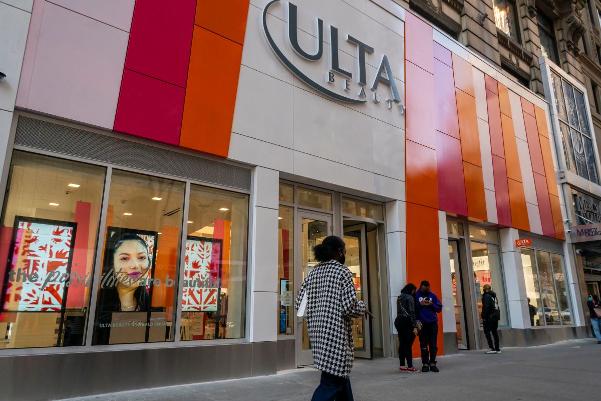 Empleada de Ulta Beauty es amonestada por intentar detener a un ladrón ...