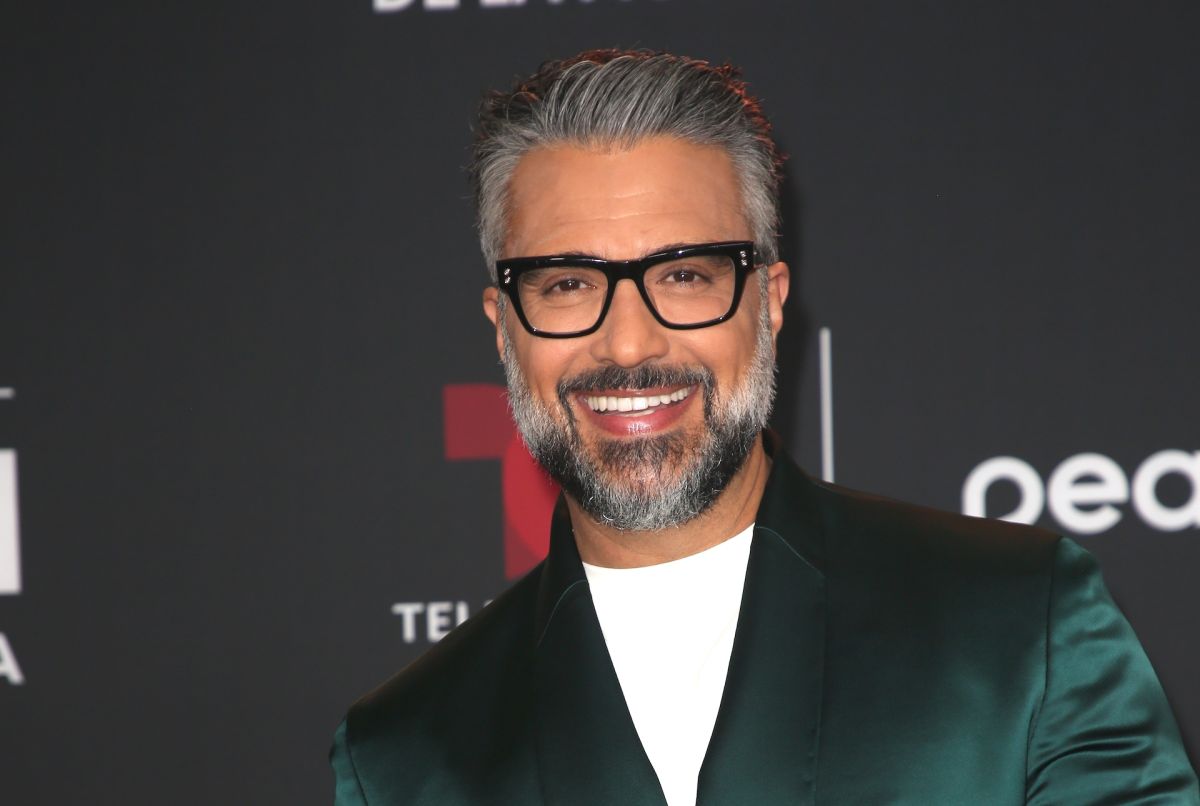 Jaime Camil es fuertemente criticado por entonar el himno nacional de ...