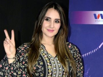 Dulce María compartió una emotiva foto junto al resto de los ...