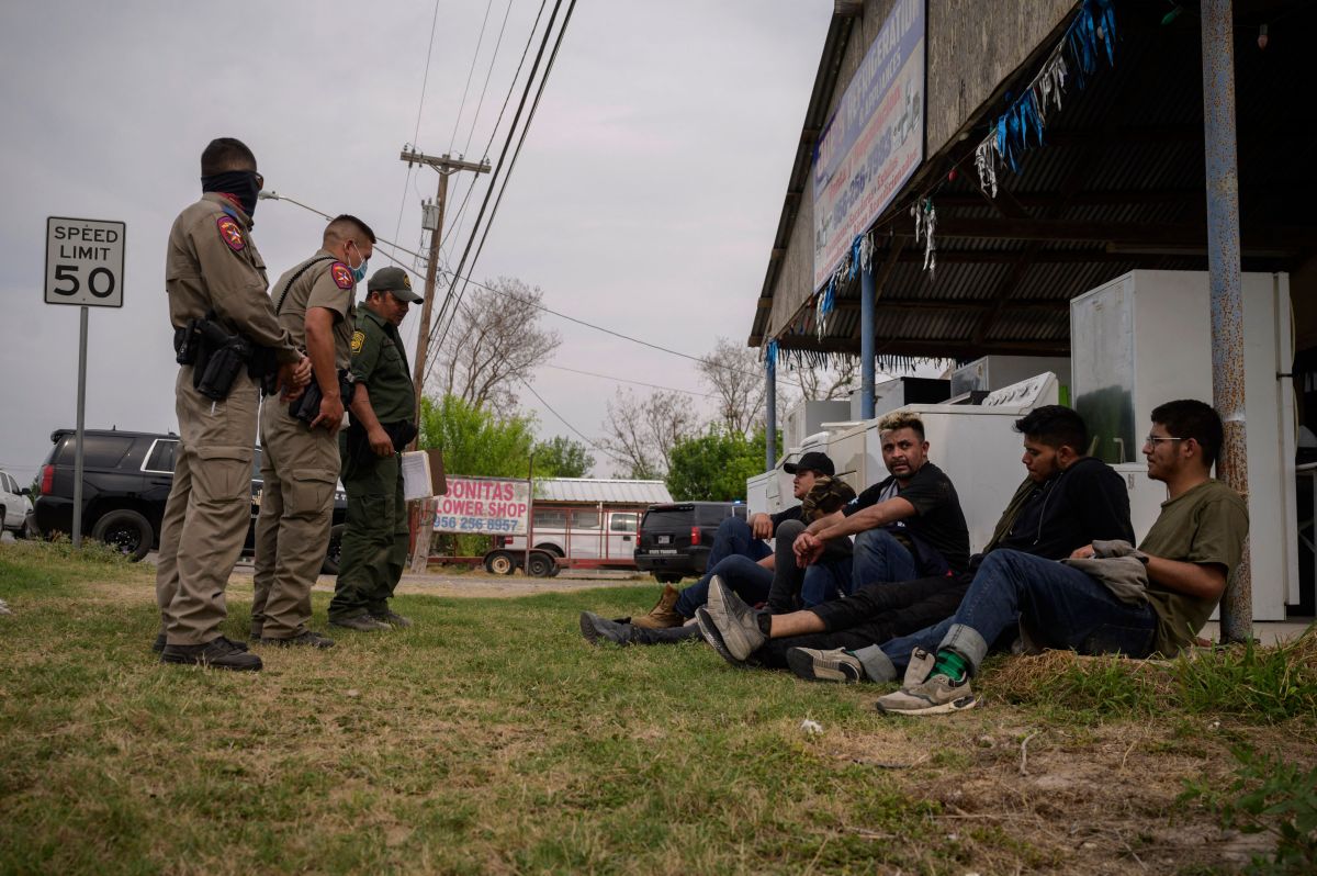 Detienen a 4 de 30 migrantes indocumentados al entrar ilegalmente a ...