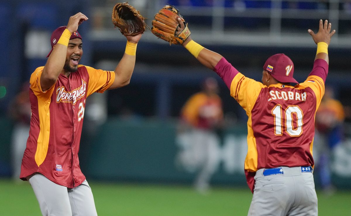 Clásico Mundial: Los curiosos spikes que usó Eduardo Escobar con ...