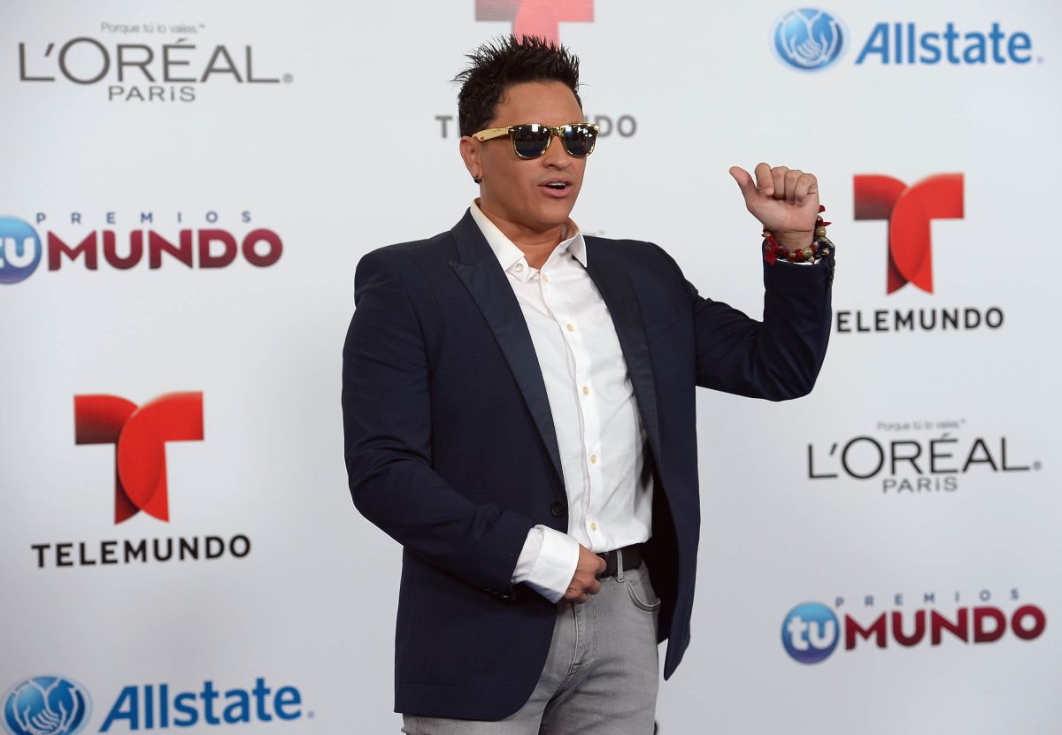 Elvis Crespo estrena nuevo look en el Clásico Mundial - El Diario NY