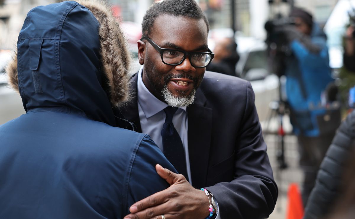 Brandon Johnson gana la carrera por la alcaldía de Chicago - El Diario NY