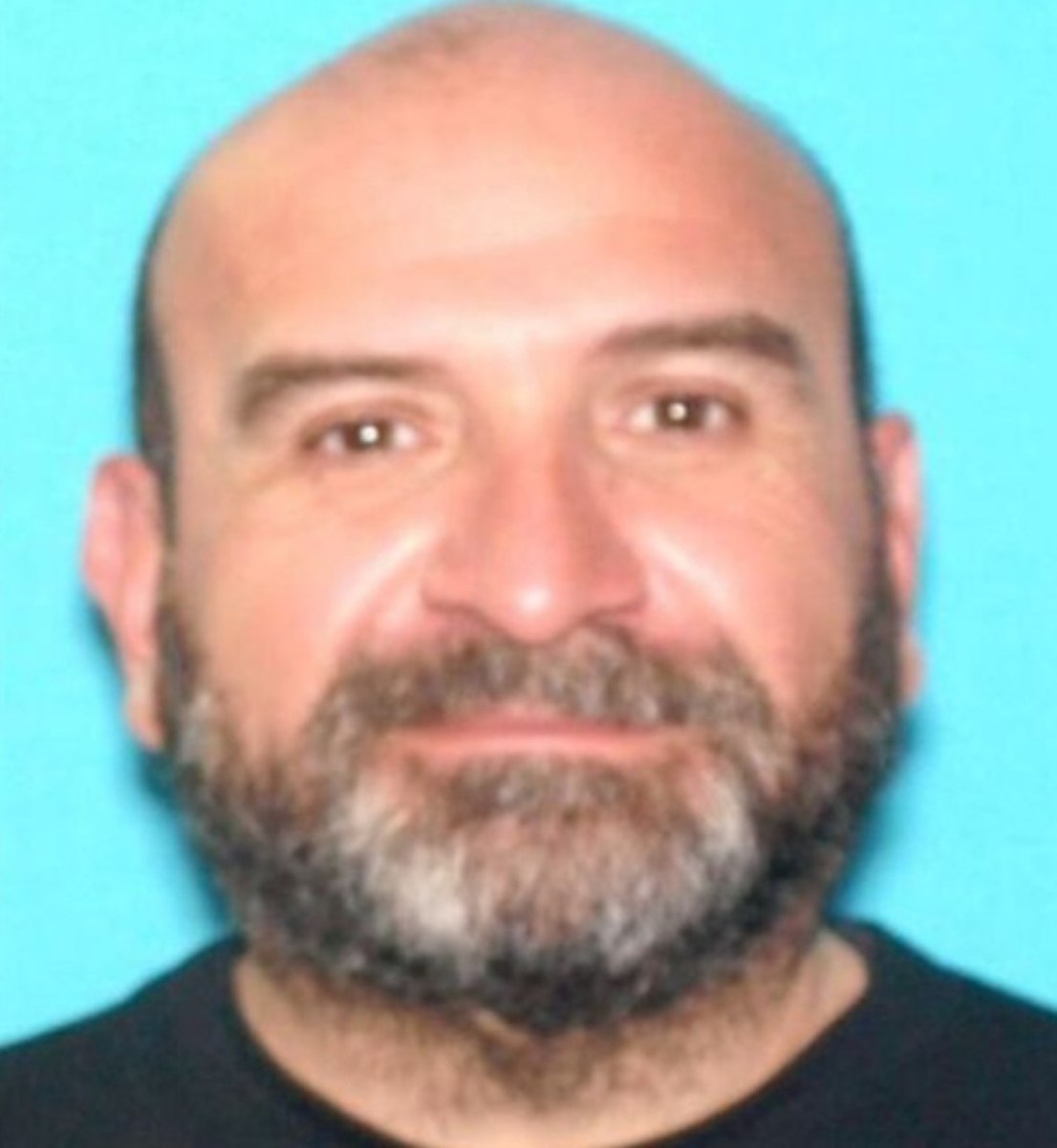 Buscan a hombre que se hizo pasar como agente de ICE para defraudar a ...