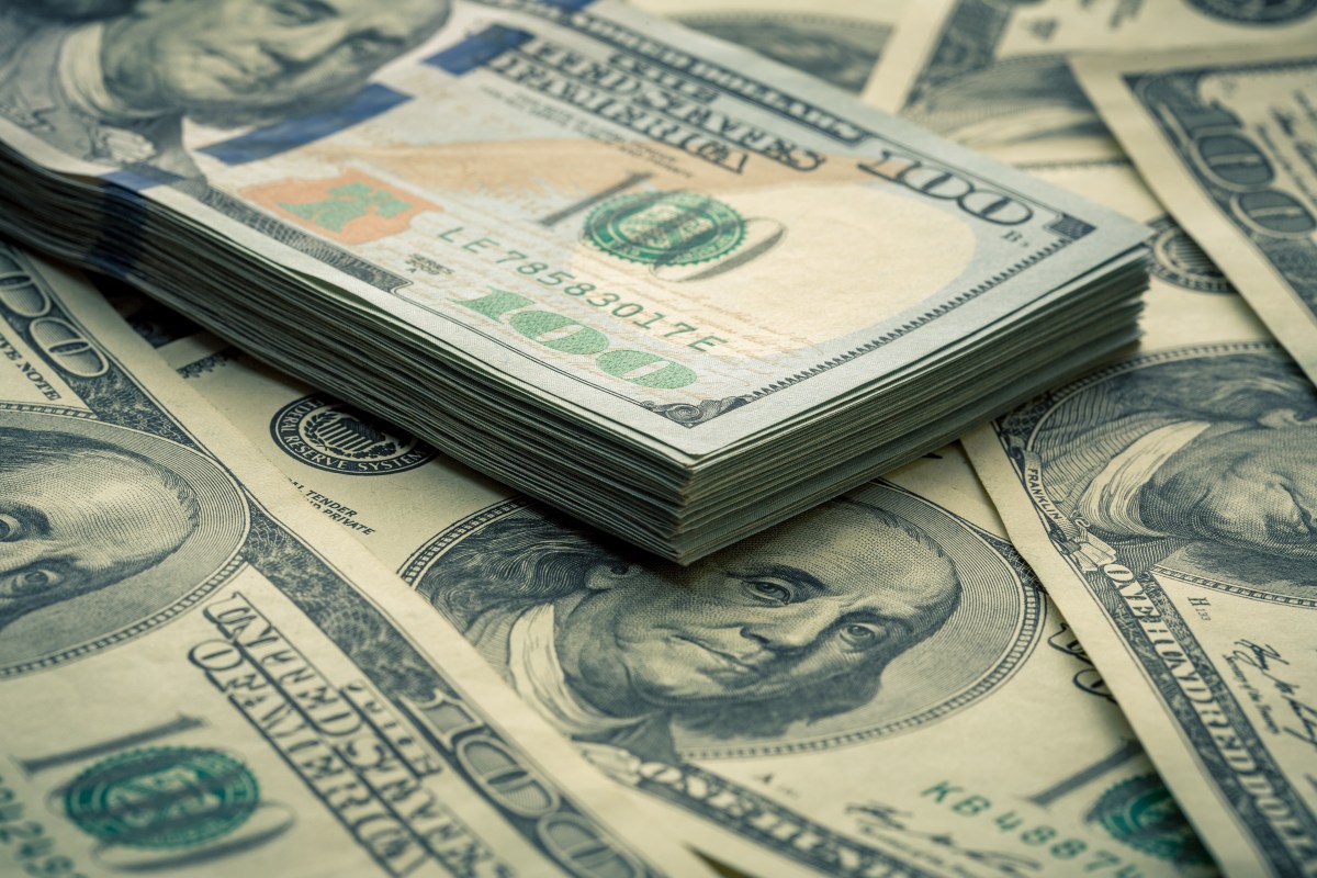 Mujer gana $1 millón con un raspadito de lotería, pero le cobran $315 ...