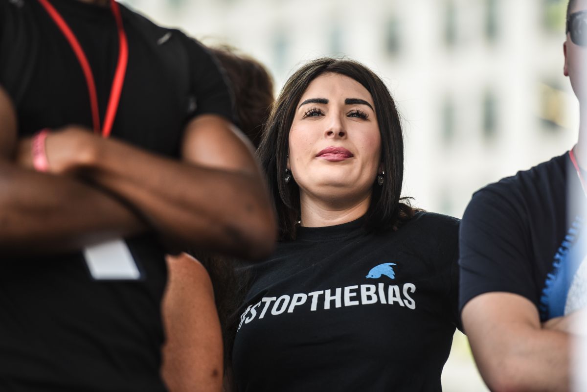 Activista política Laura Loomer convoca manifestación de apoyo para ...