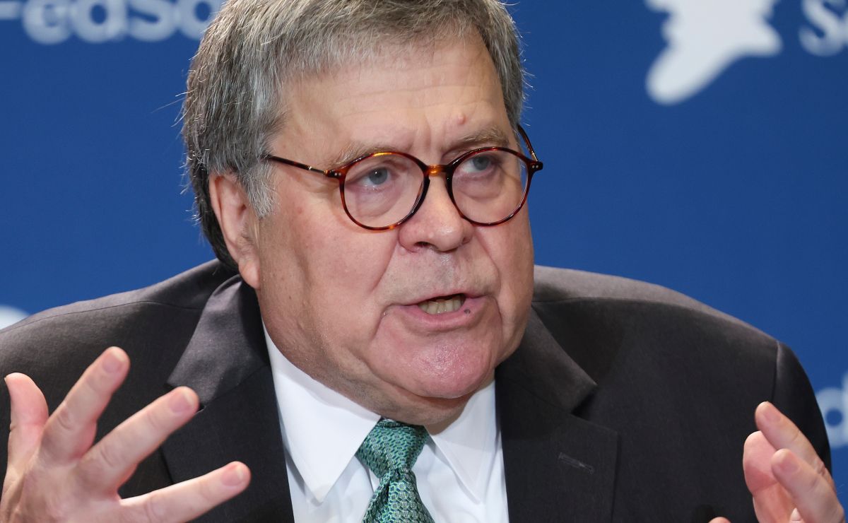 Exfiscal general Bill Barr critica a Donald Trump por retener ...