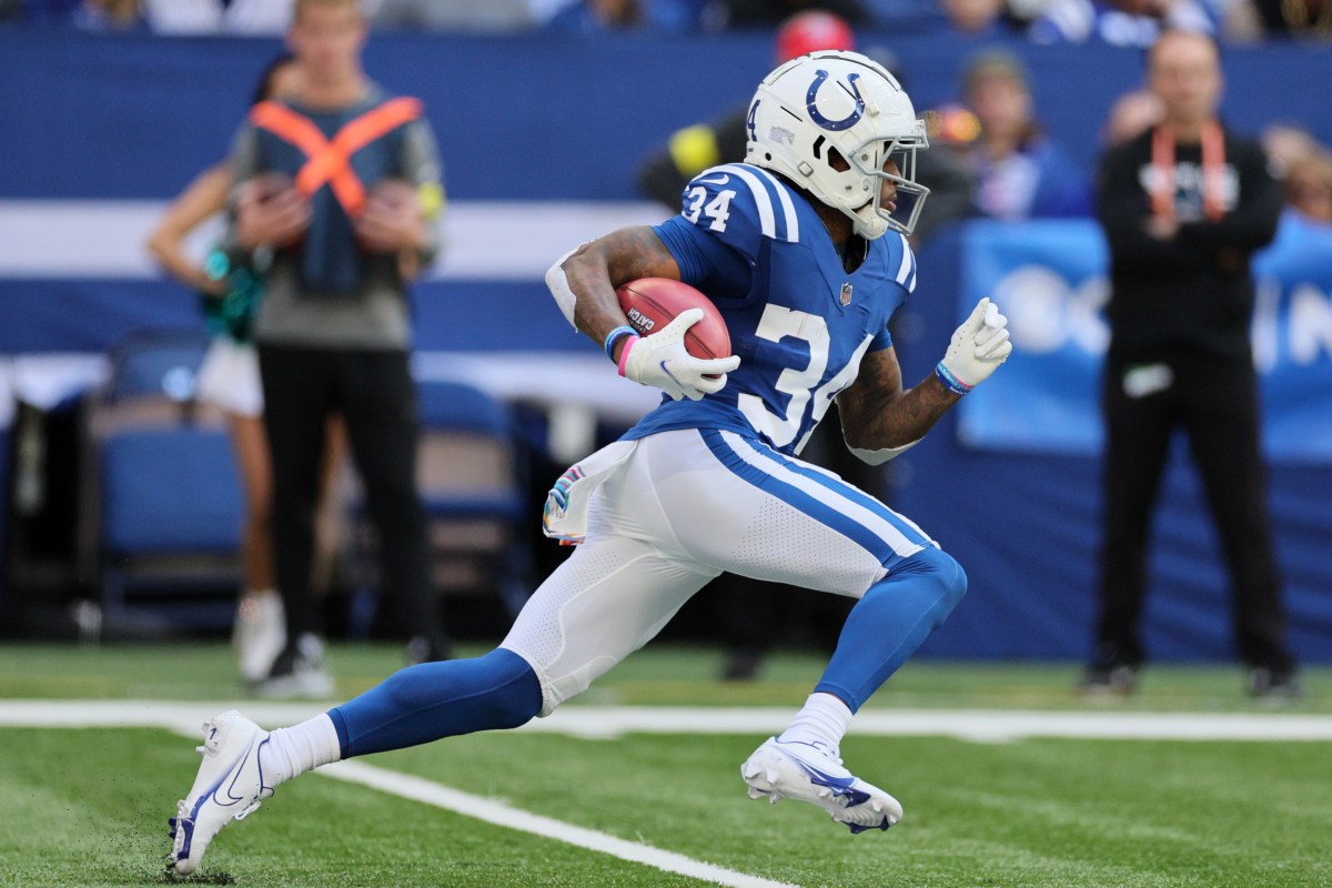 Los Indianapolis Colts despiden a dos jugadores por violar las ...