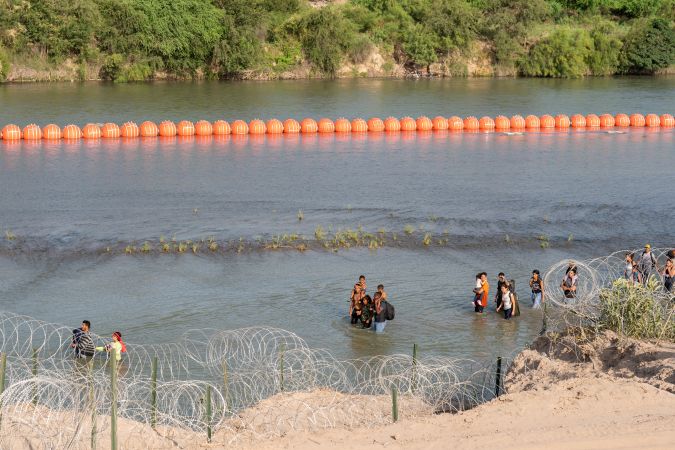 Inmigrantes se niegan a abandonar el campamento del Río Bravo en la ...