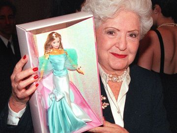 Quién fue Ruth Handler, la pionera empresaria que creó la muñeca Barbie ...