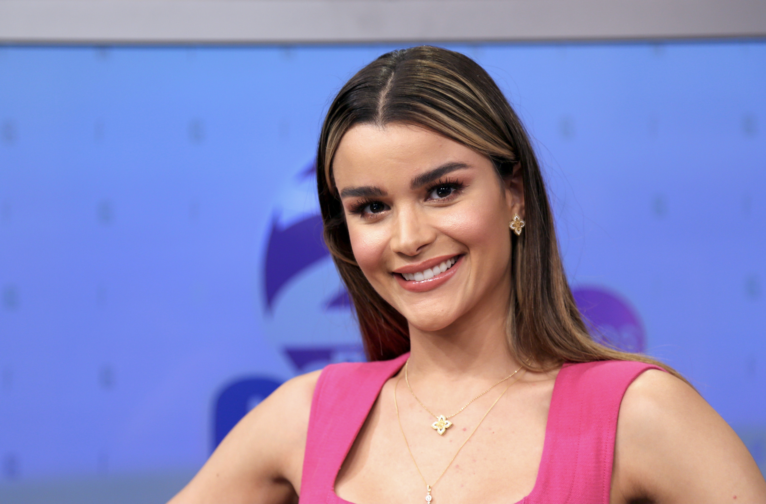 Clarissa Molina derrocha sensualidad y elegancia vestida de blanco para ...