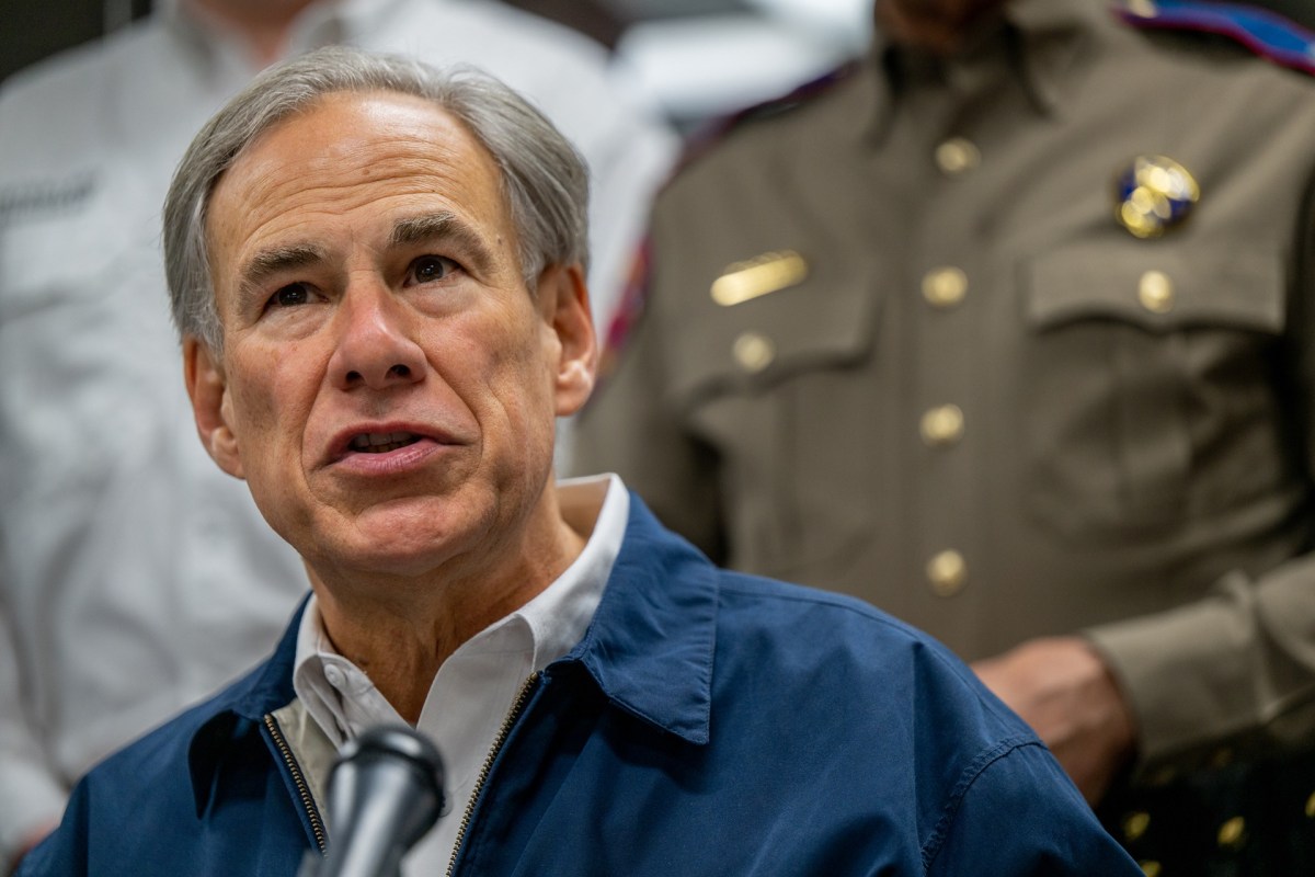 Familia demandó al gobernador de Texas Greg Abbott tras suspensión de ...