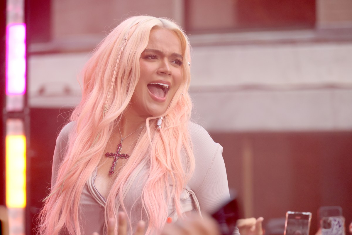 Karol G interpreta 'Como la flor' de Selena Quintanilla en Texas - El ...