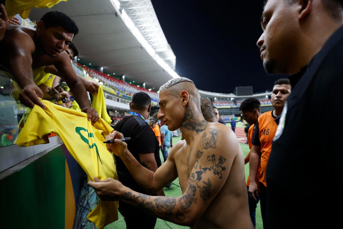 No está pasando por su mejor momento: Richarlison fue captado llorando ...