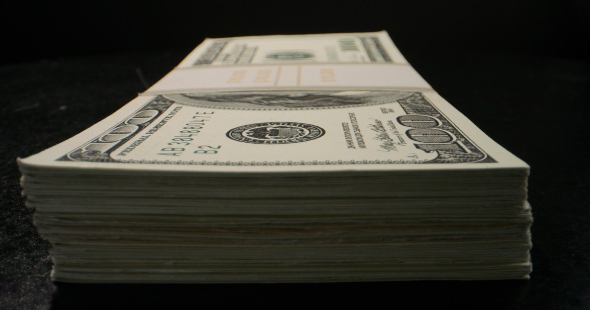 Mujer gana $1 millón en la lotería, pero solo le dan $640 mil por la ...