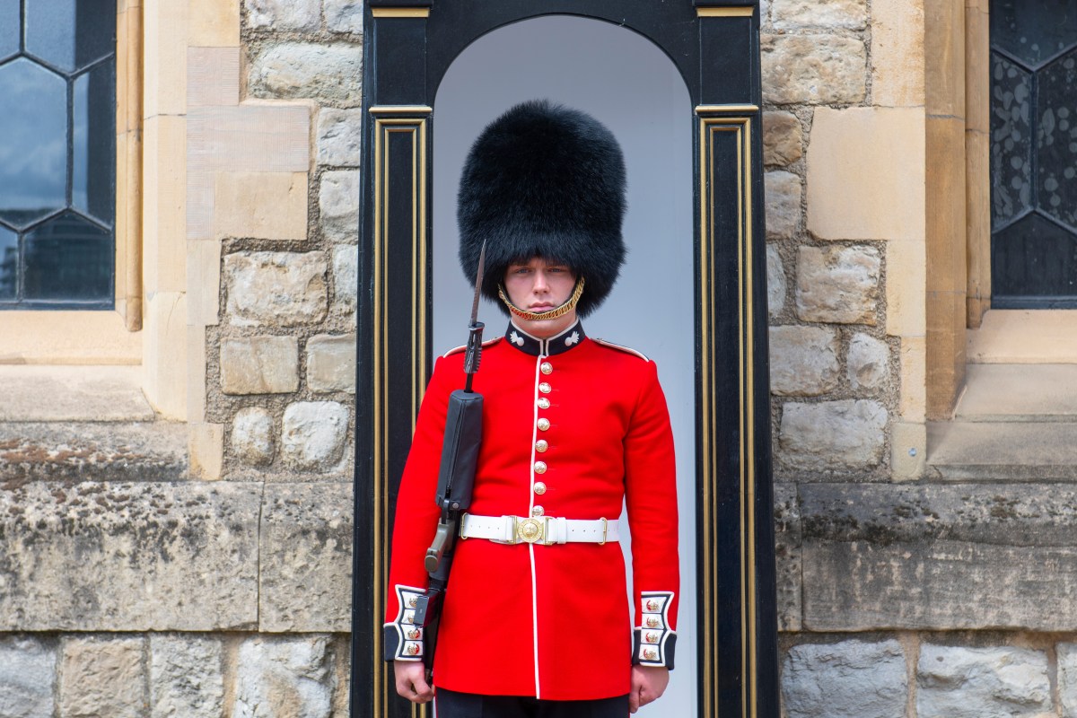 Cuánto dinero gana la Guardia del Rey en el Palacio de Buckingham - El ...