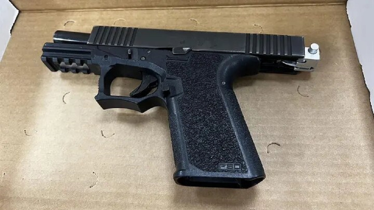 Incautación histórica de armas fantasma en hogar con niños en Nueva ...