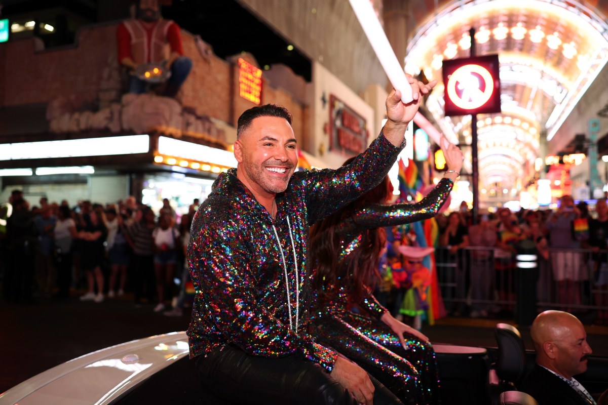 Óscar de la Hoya mostró su apoyo a la comunidad LGBTQ+ en el desfile ...