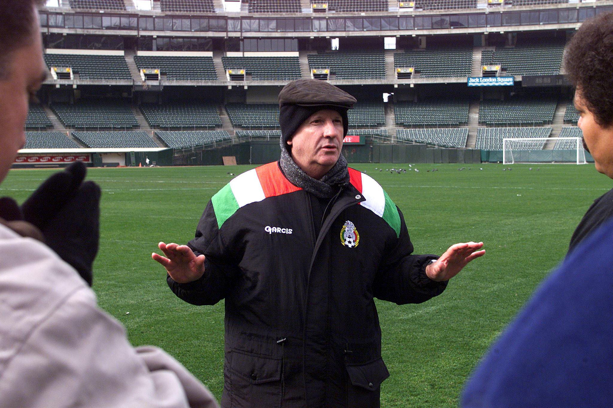 México rinde homenaje a Manuel Lapuente, entrenador que le dio la Copa ...