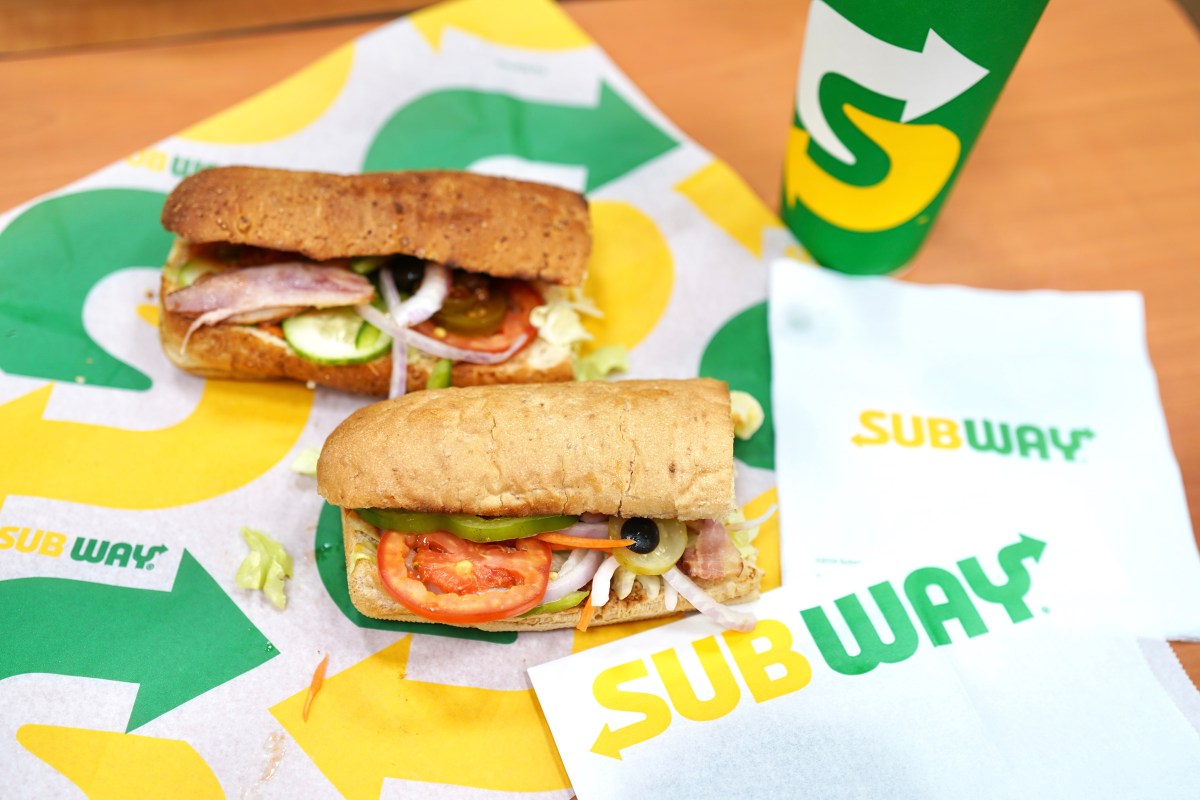 Mujer compra sándwich en Subway y da propina de $7 mil dólares por ...