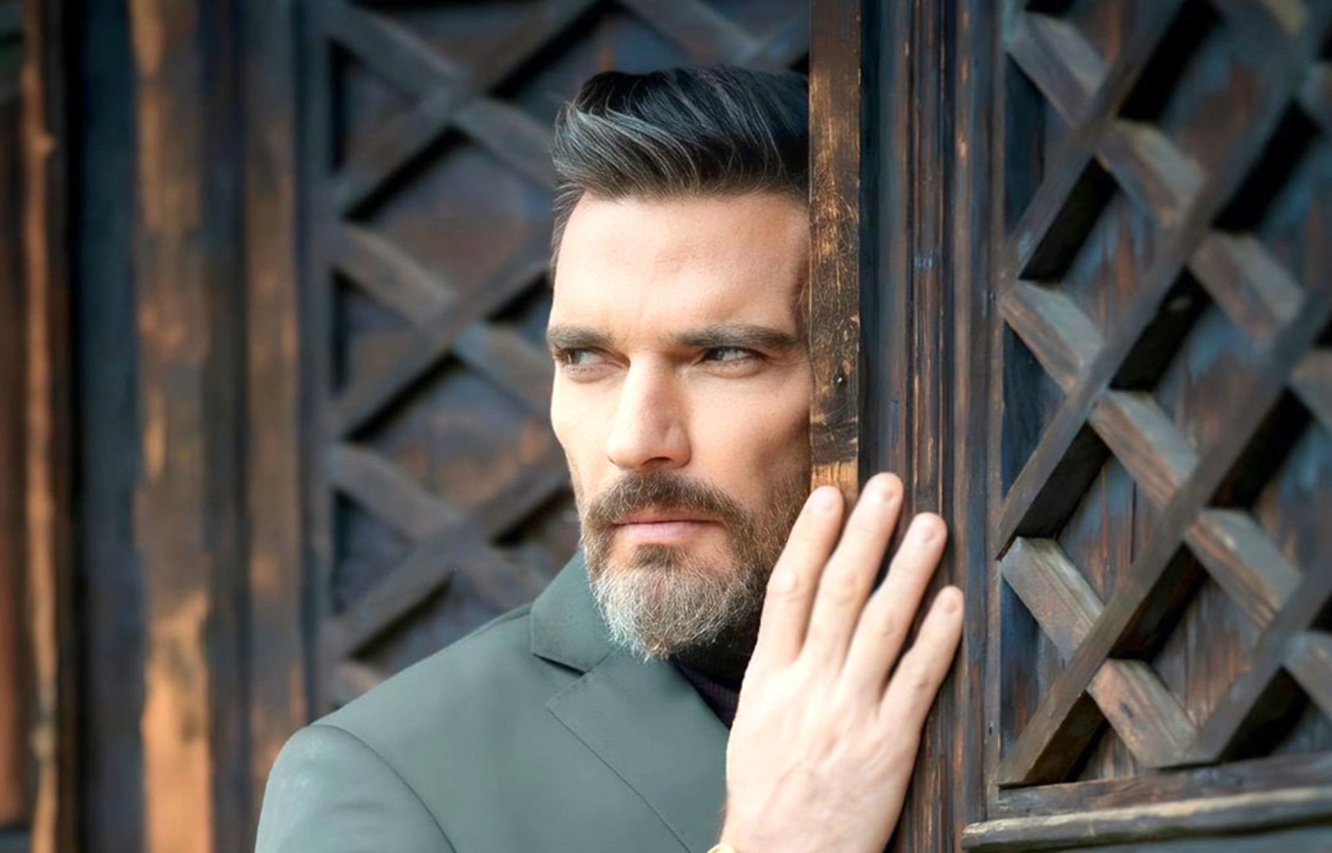 Julián Gil, desde Instagram, presume que su nieto duerme igual que él ...