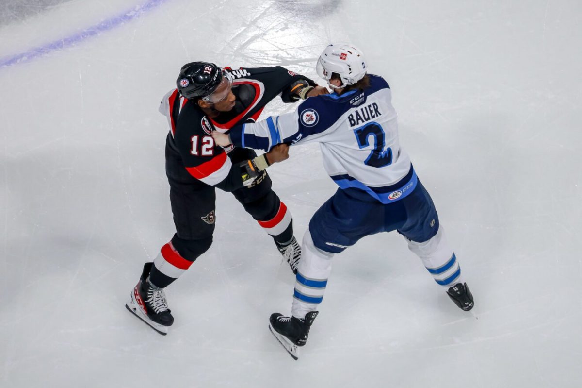 La violenta pelea de hockey sobre hielo que terminó en un abrazo "de ...