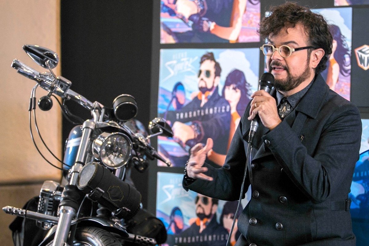 Aleks Syntek responde a quienes lo critican por haber salido con su ...