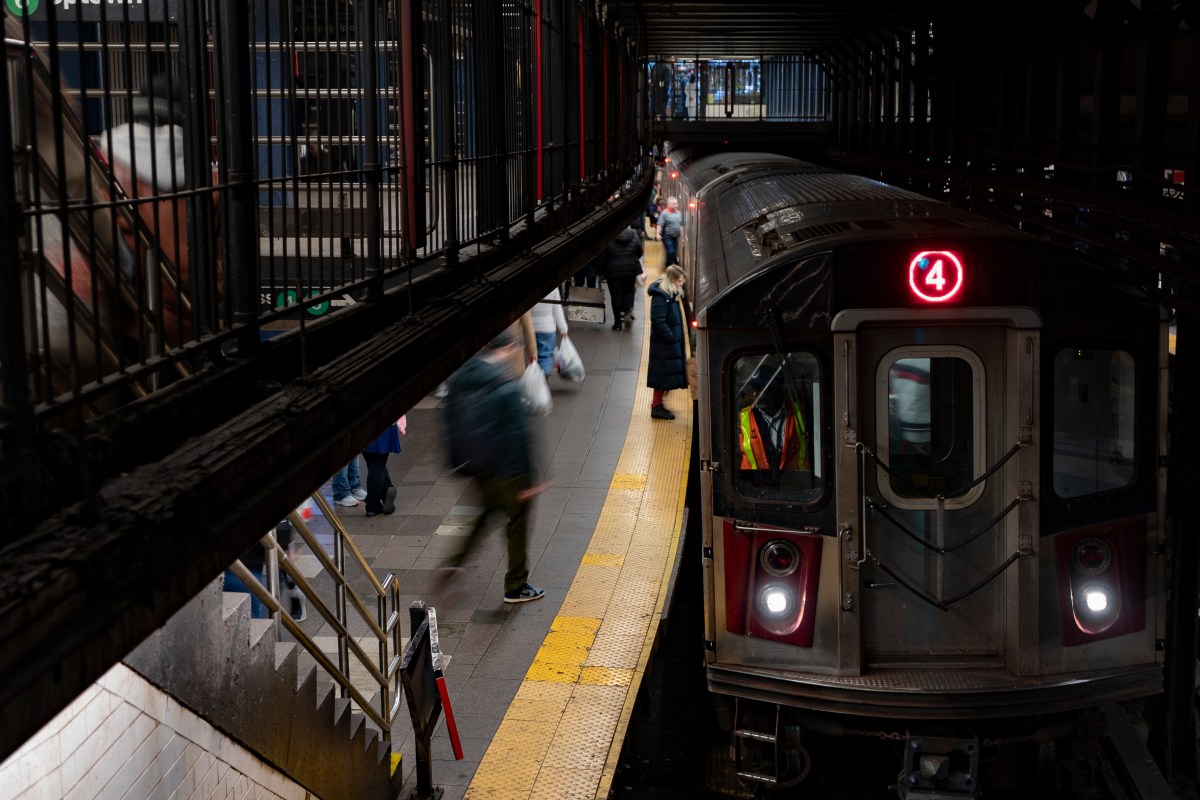NYPD identifica a dos hombres y una mujer como sospechosos de la ...