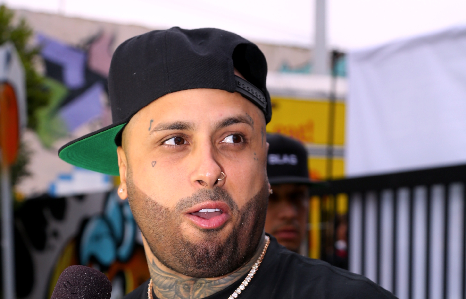 Nicky Jam reacciona a los comentarios de que Aleska Génesis le echó ...