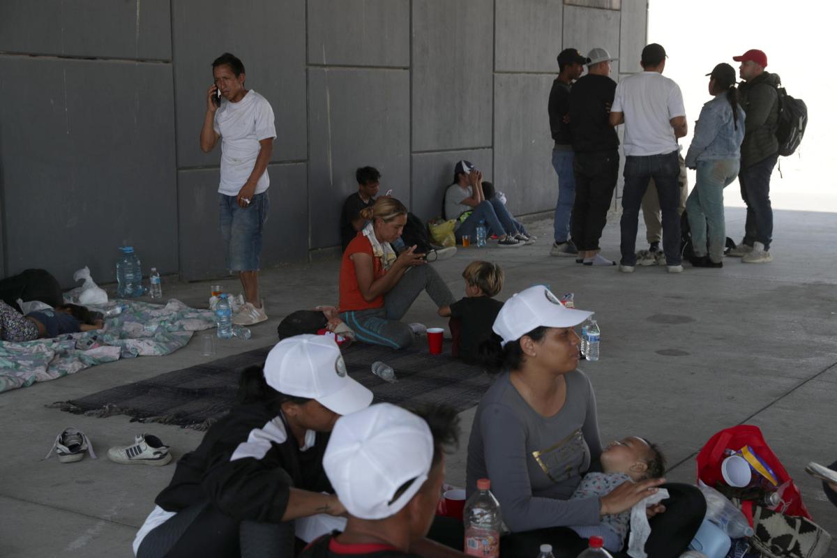 Migrantes dejan de acampar en río Bravo ante las extremas temperaturas ...