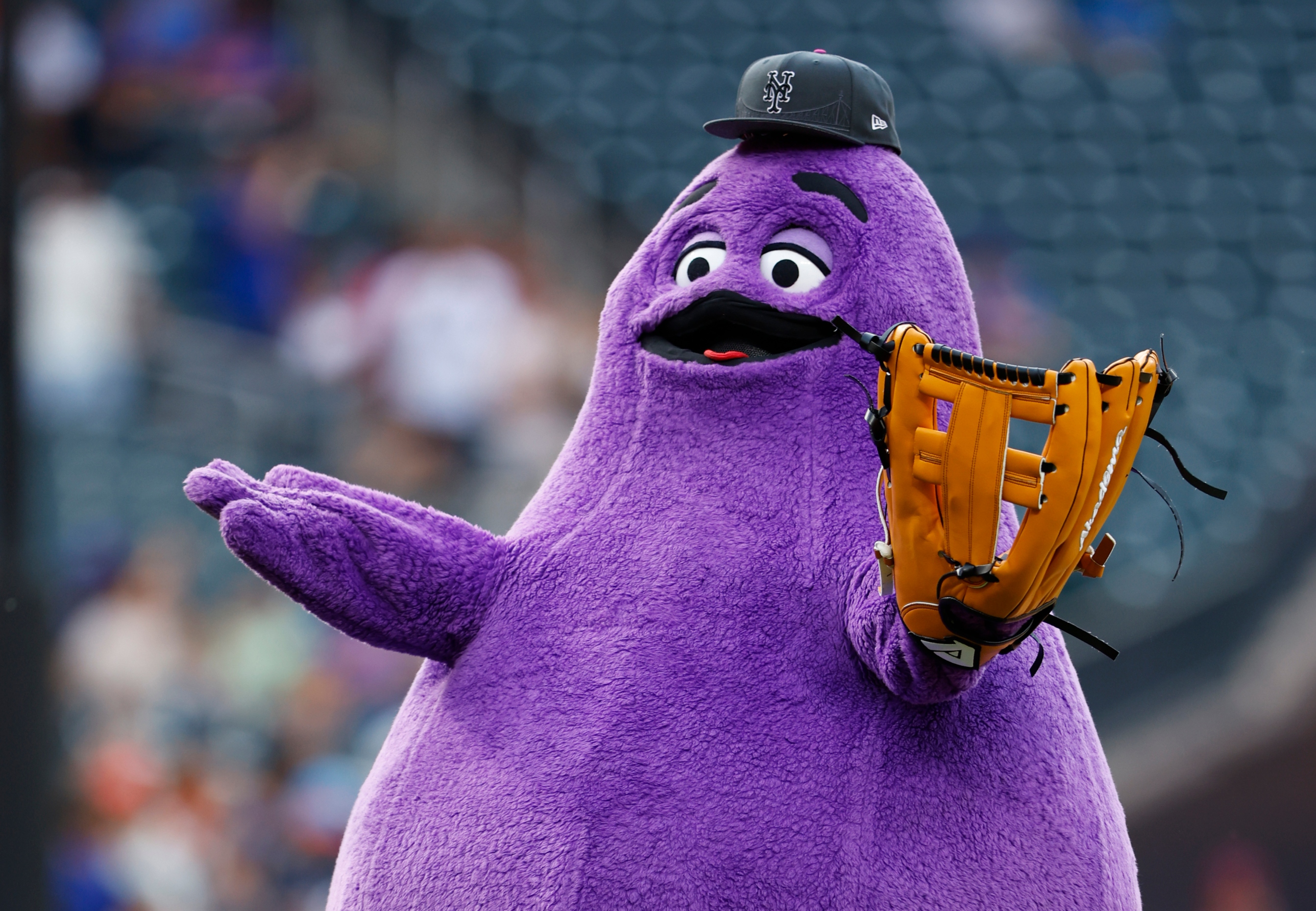 Conoce a Grimace, la mascota de McDonald's que se convirtió en el ...