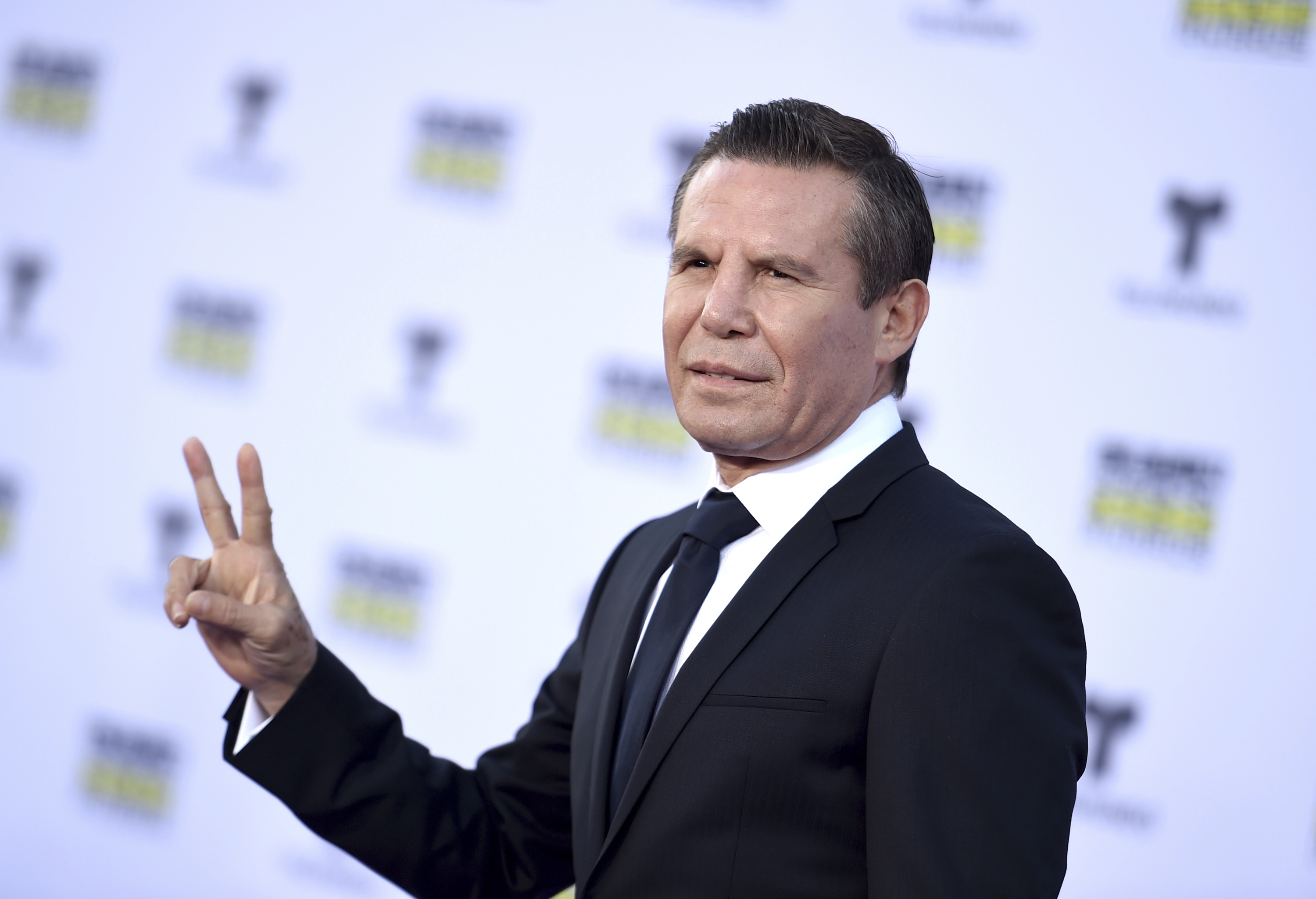 Julio César Chávez estrenará reality show en Disney+ sobre su familia ...
