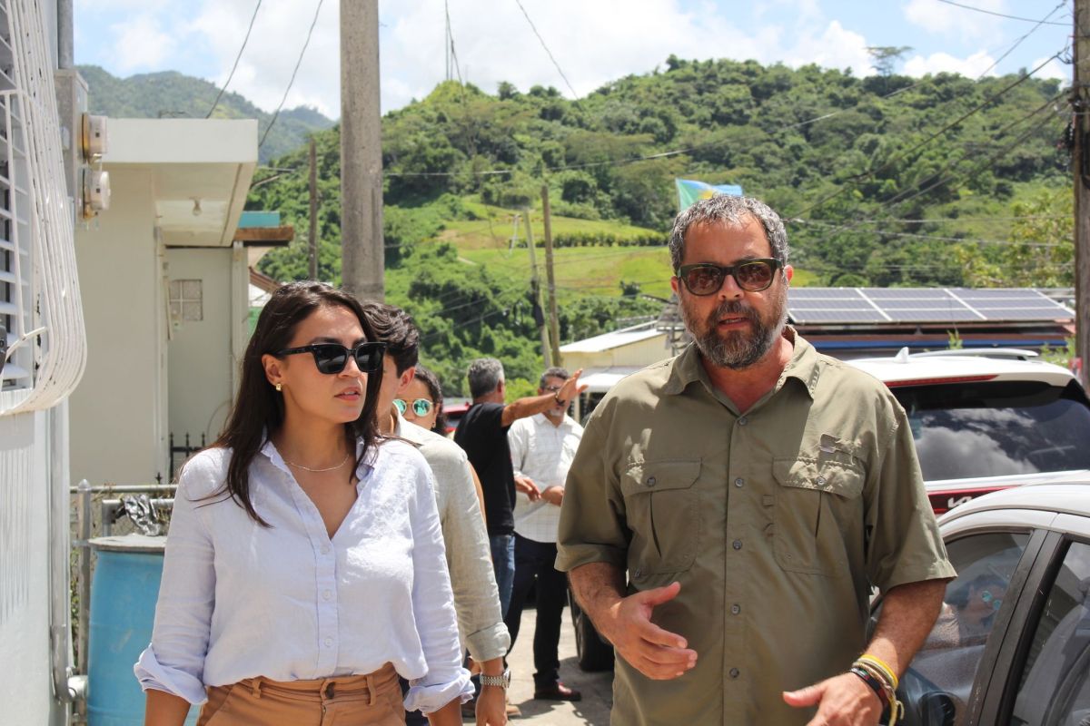 Alexandria Ocasio Cortez visitó Casa Pueblo en Adjuntas, Puerto Rico ...