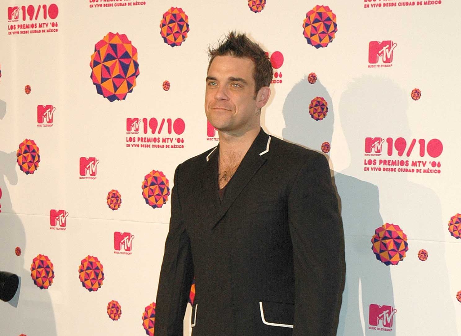 Robbie Williams se "molesta" por no ser reconocido en la calle - El ...