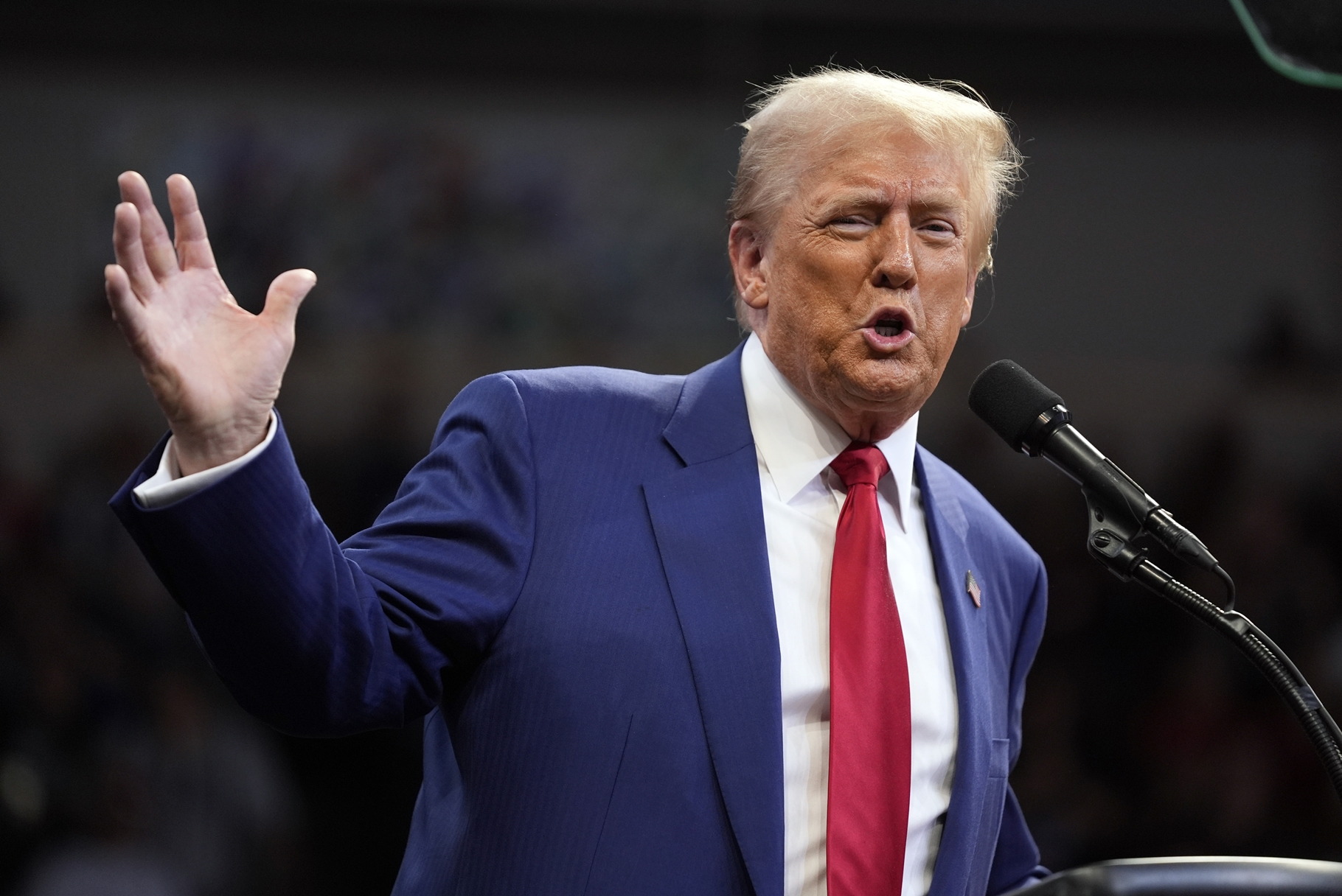 Detienen a hombre armado cerca de un mitin de Donald Trump en ...