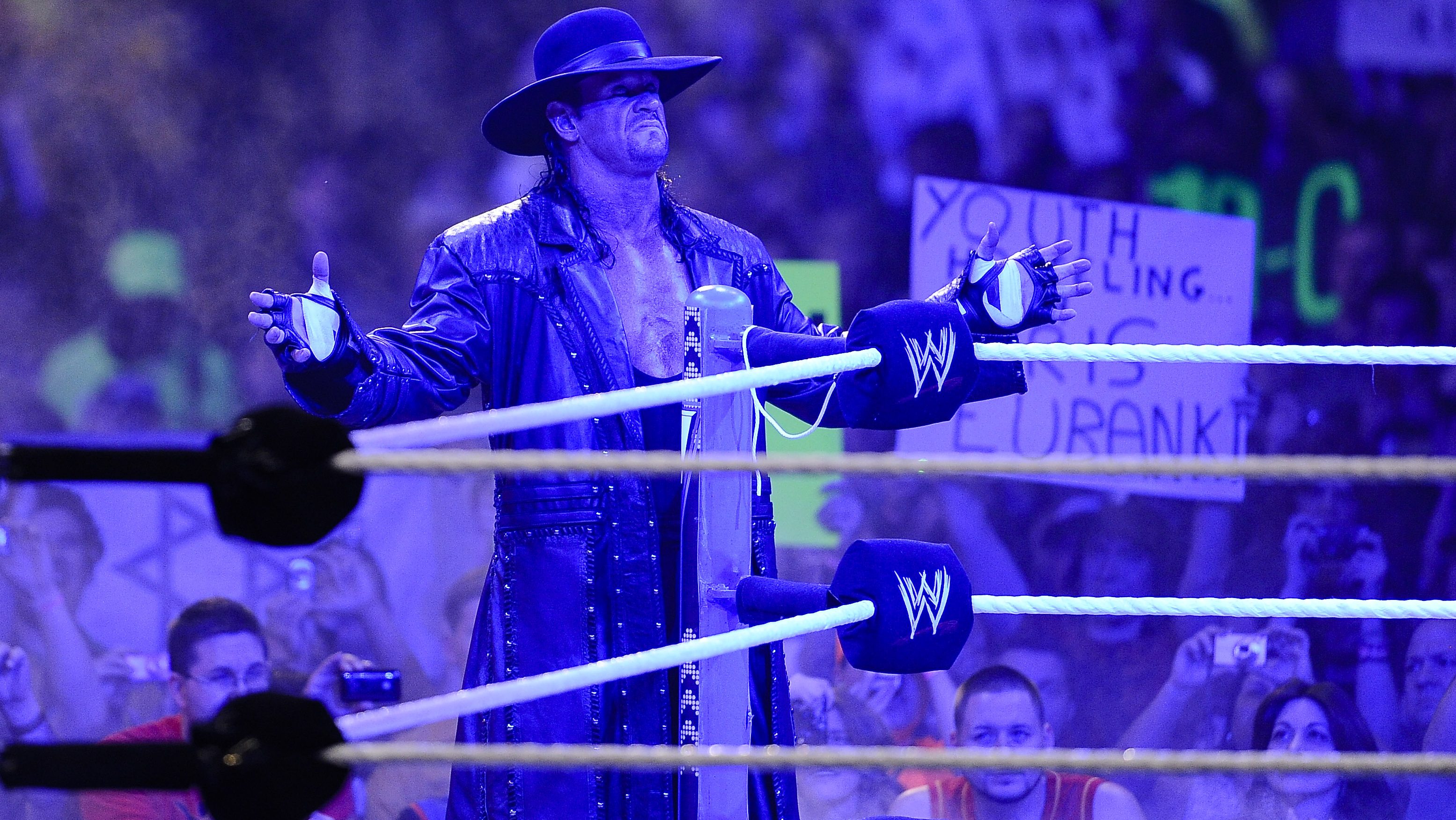 The Undertaker se hace viral por presentar uniforme de un equipo de la ...