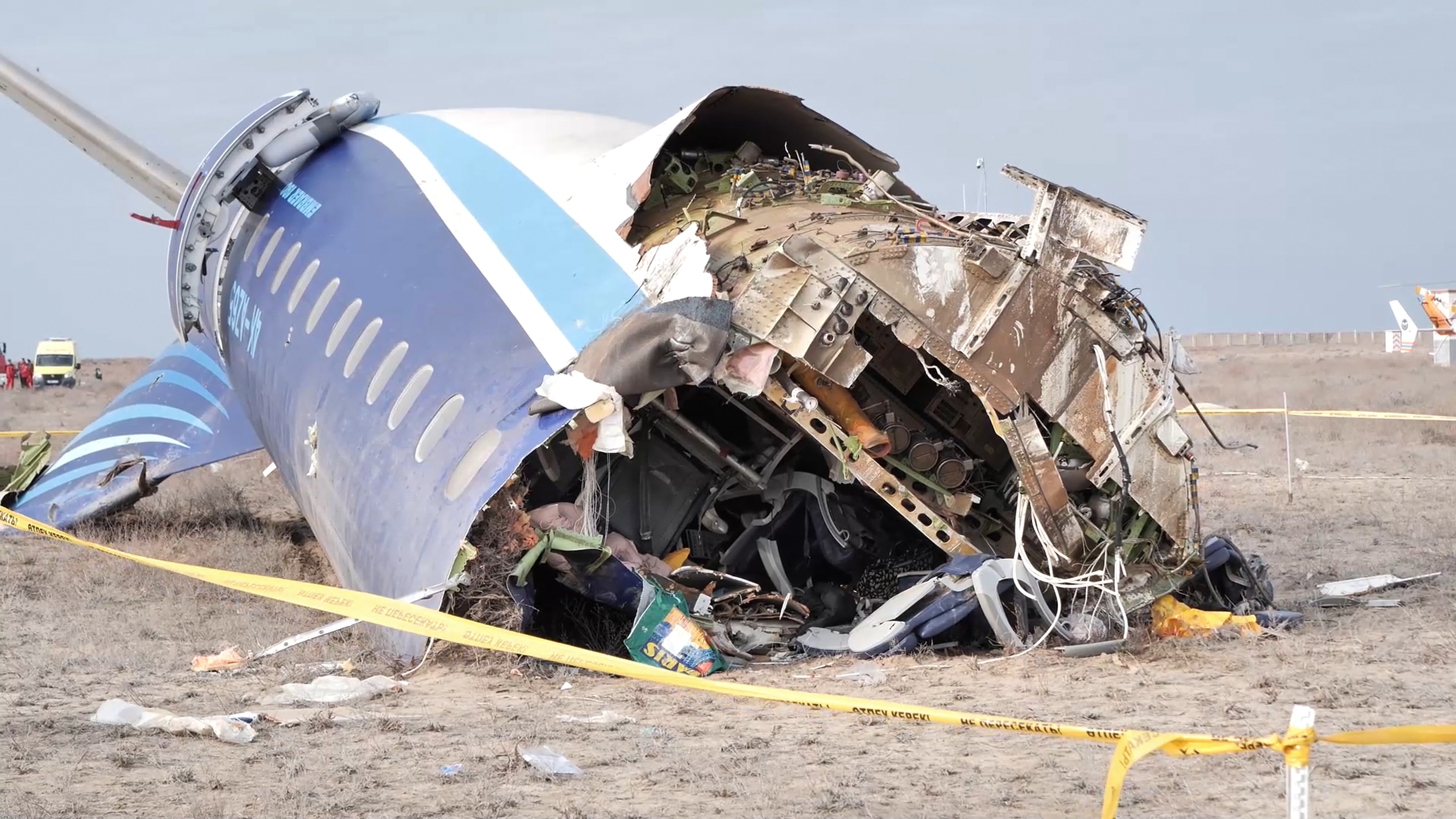 Ucrania afirma que Rusia impactó el avión que cayó en Kazajistán - El ...
