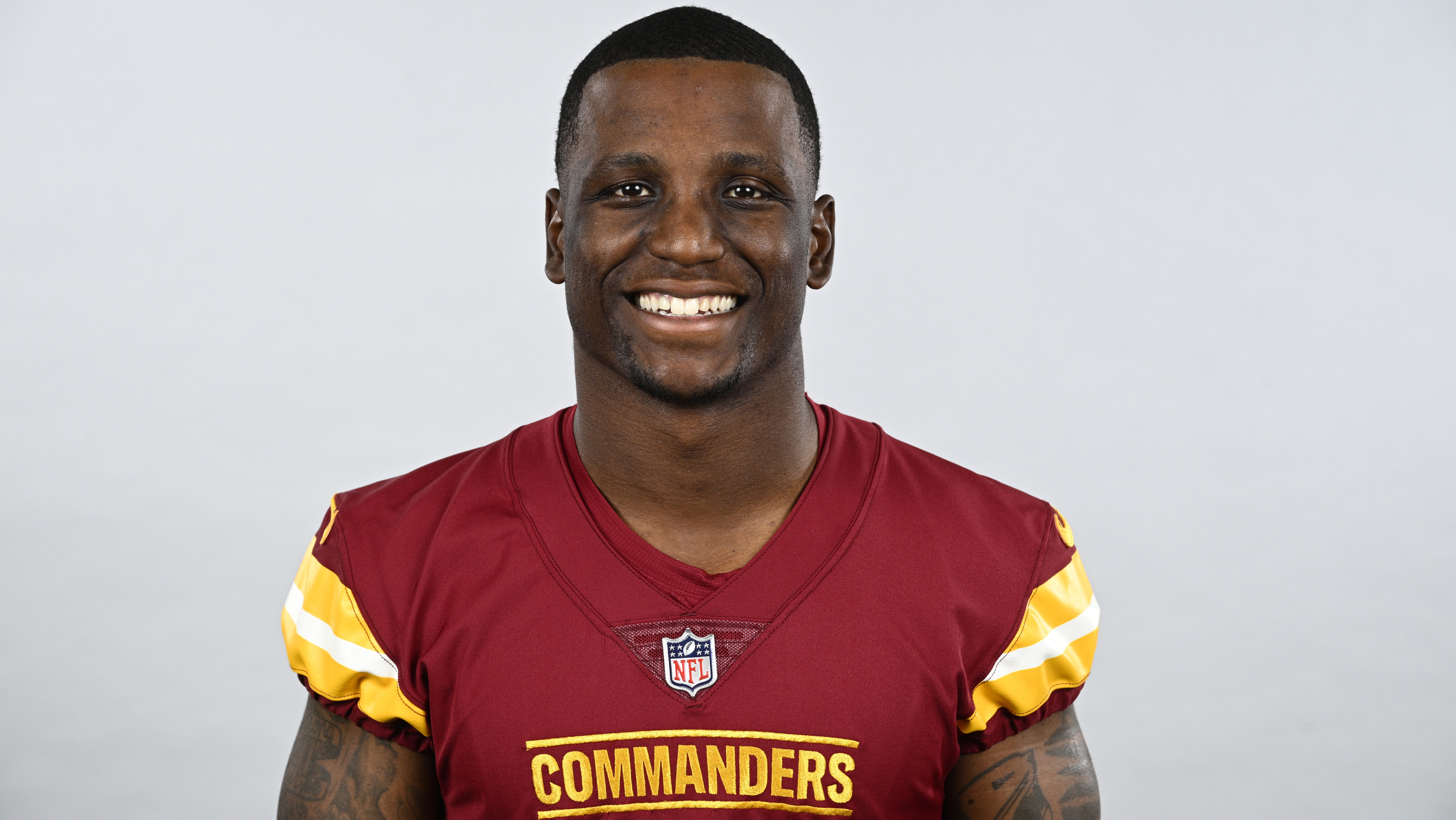 Jugador de Washington Commanders, Jeremy Reaves, propone matrimonio a ...