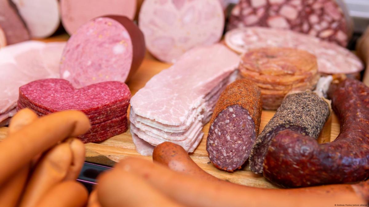 Comer carne roja procesada aumenta el riesgo de demencia, revela ...