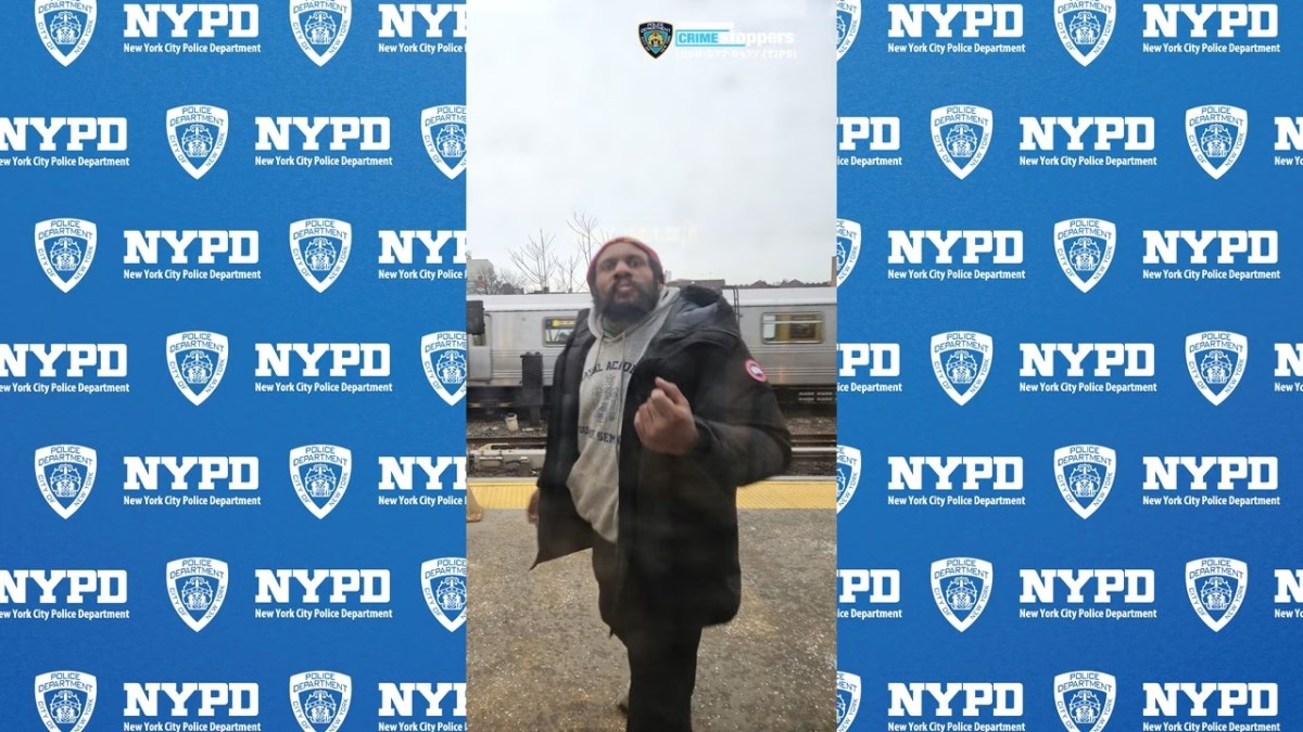 NYPD busca a hombre por exhibirse frente a una pasajera del metro de ...