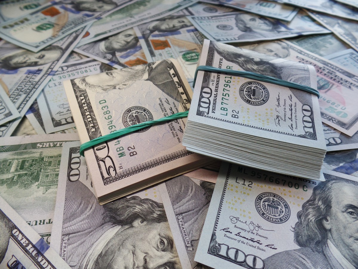 Hombre gana $2 millones con raspadito elegido por empleado - El Diario NY